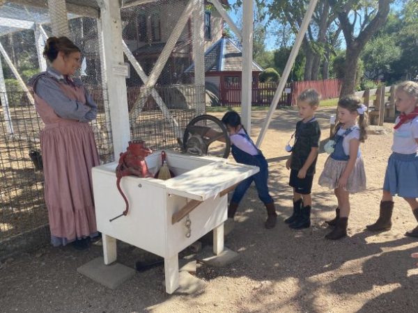 School Field Trips - Heritage Farmstead Museum